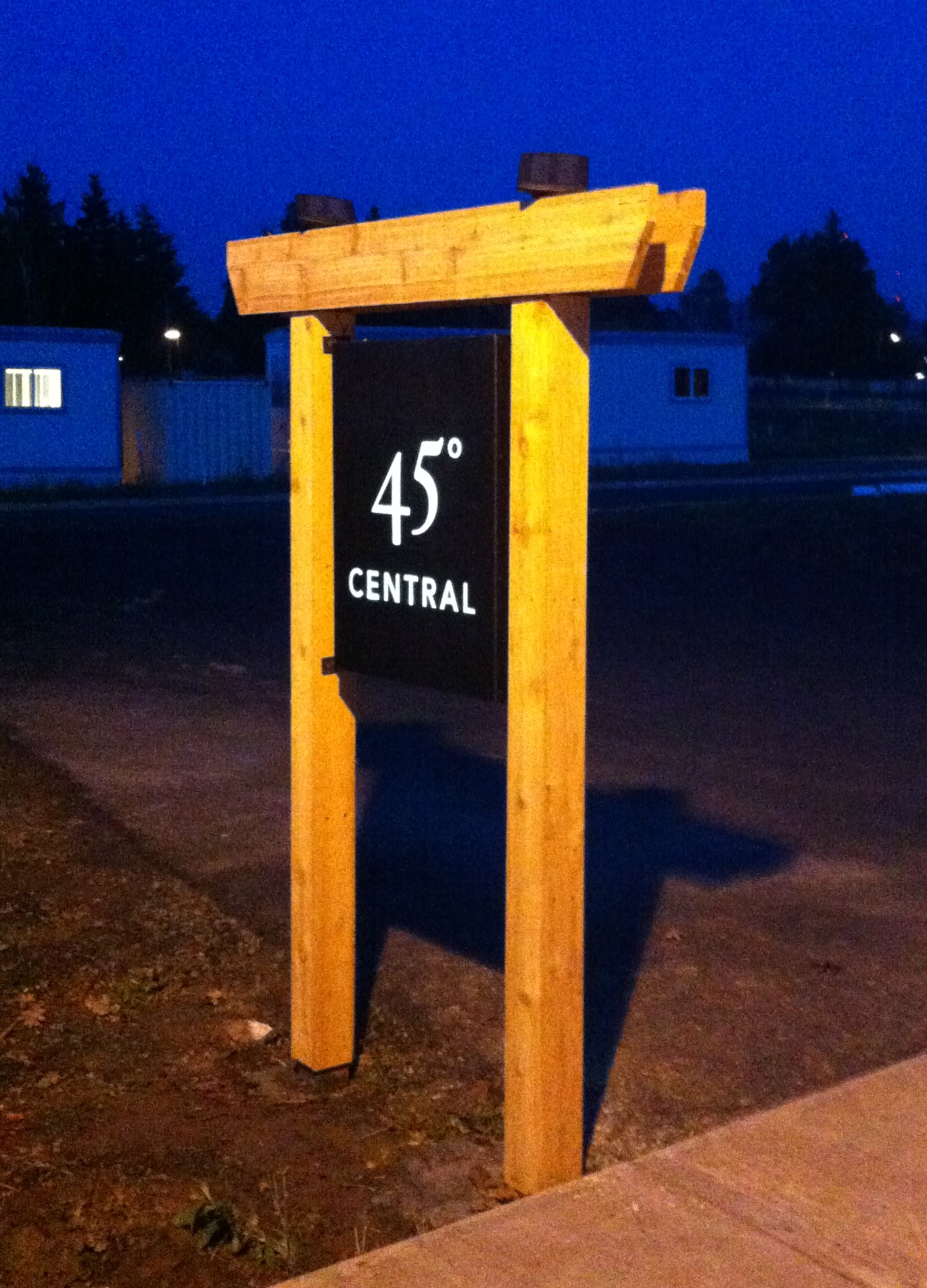 45 degr. Central Solar-powered Signs
